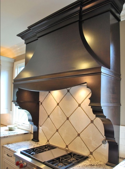 Choosing the Right Ventilation Hood for Your Kitchen Remodel