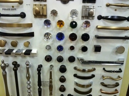 Matching Your Knobs and Pulls to your Kitchen Cabinet Style and Finish